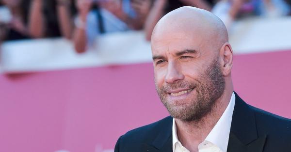 John Travolta balla felice con la figlia per il suo compleanno: il video - Radio Monte Carlo